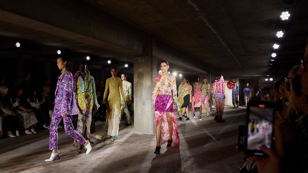 Dries van Noten: Dries Van Noten Presents Its New Women Spring Summer ...