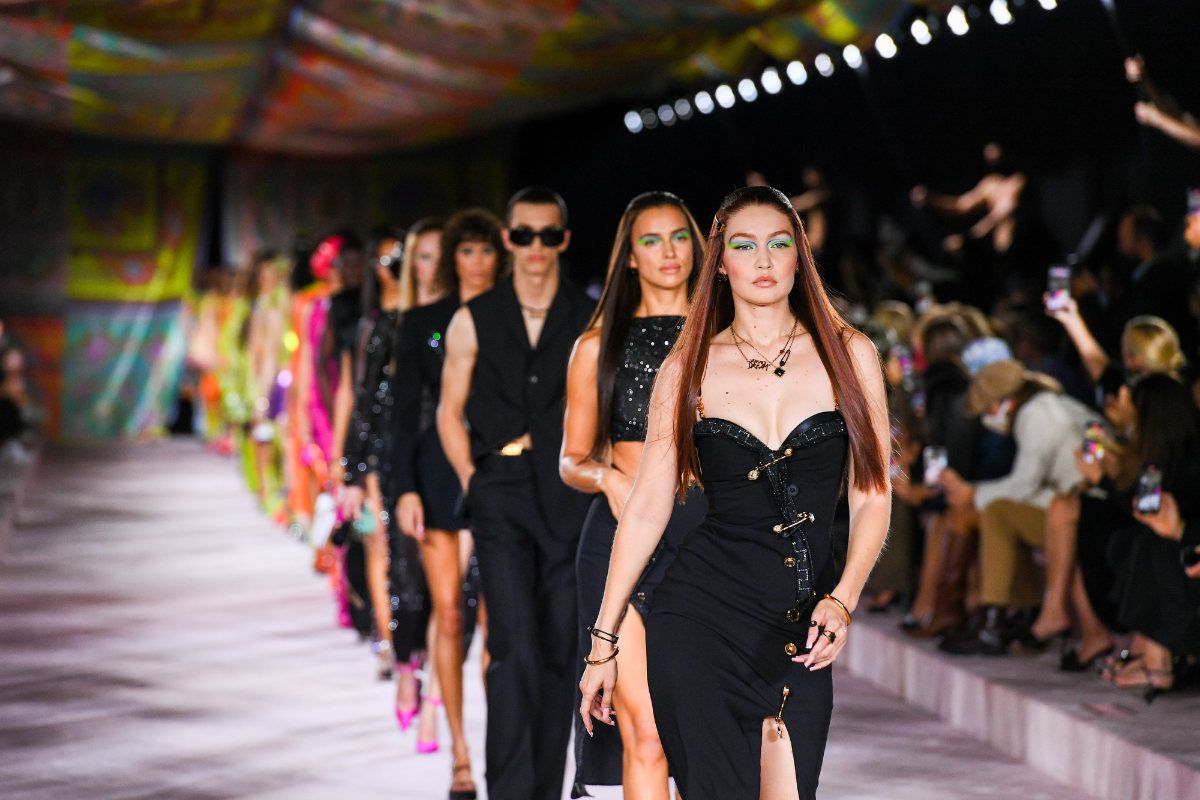 Versace: Versace Presents Its Amazing Spring-Summer 2022 Collection ...
