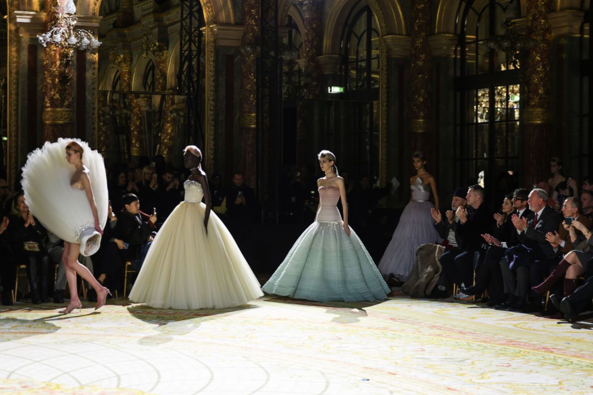Viktor&Rolf: Viktor&Rolf Present Their New Haute Couture Spring/Summer ...