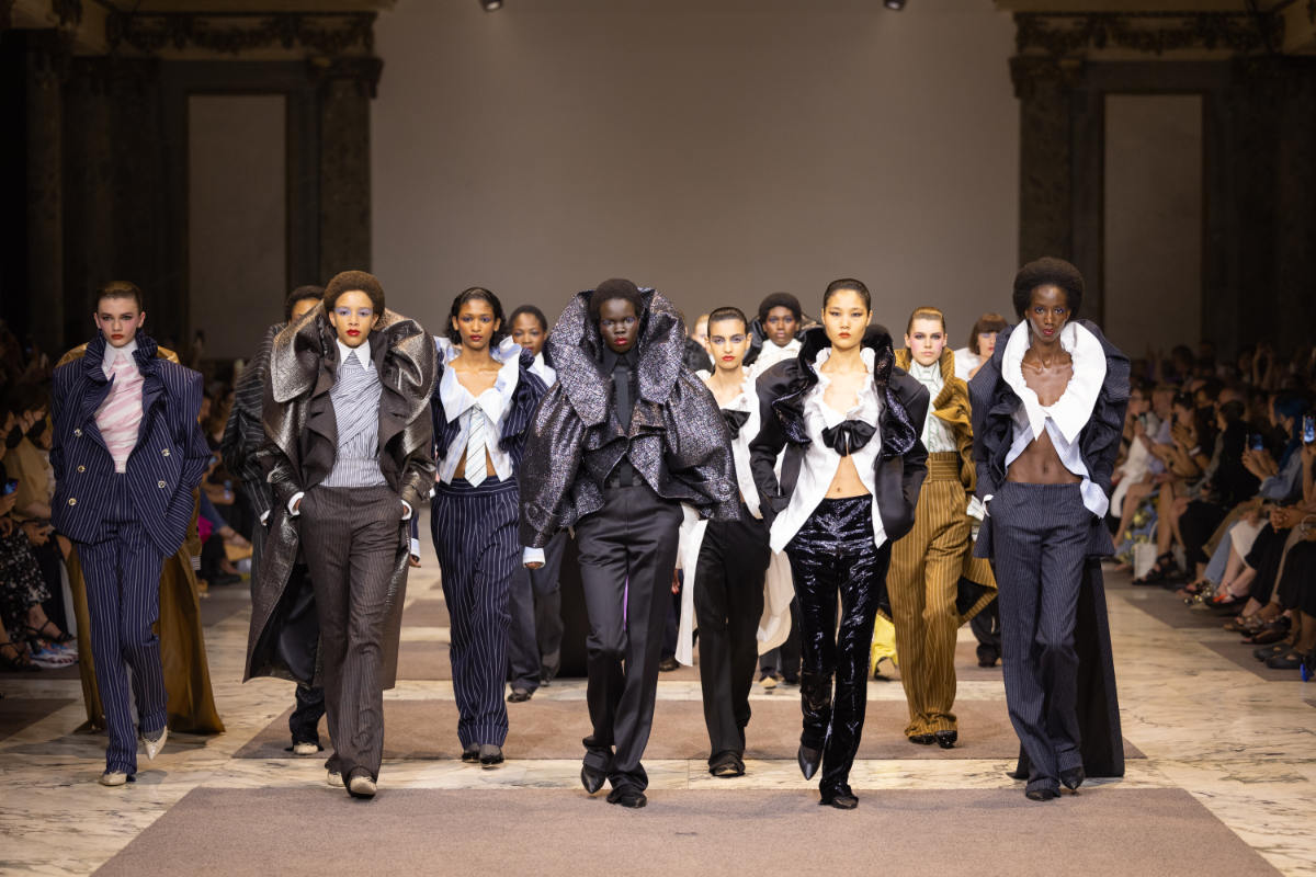 Viktor&Rolf Present Their Autumn Winter 2022 Haute Couture Collection ...