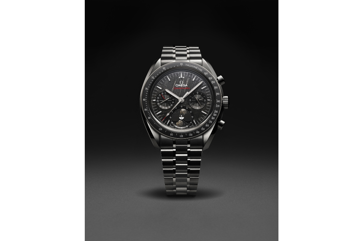 Omega: OMEGA Launches Its New Speedmaster Moonphase Meteorite - Luxferity