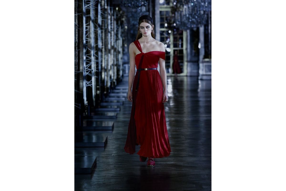 Dior: Dior Women Fall-Winter 2021-22 Collection - Bags - Luxferity