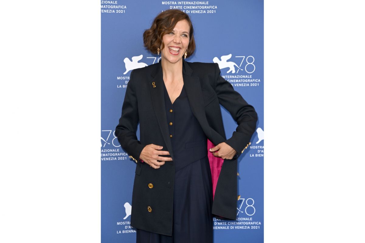 Schiaparelli: Adele Wore Custom Schiaparelli Haute Couture - Luxferity