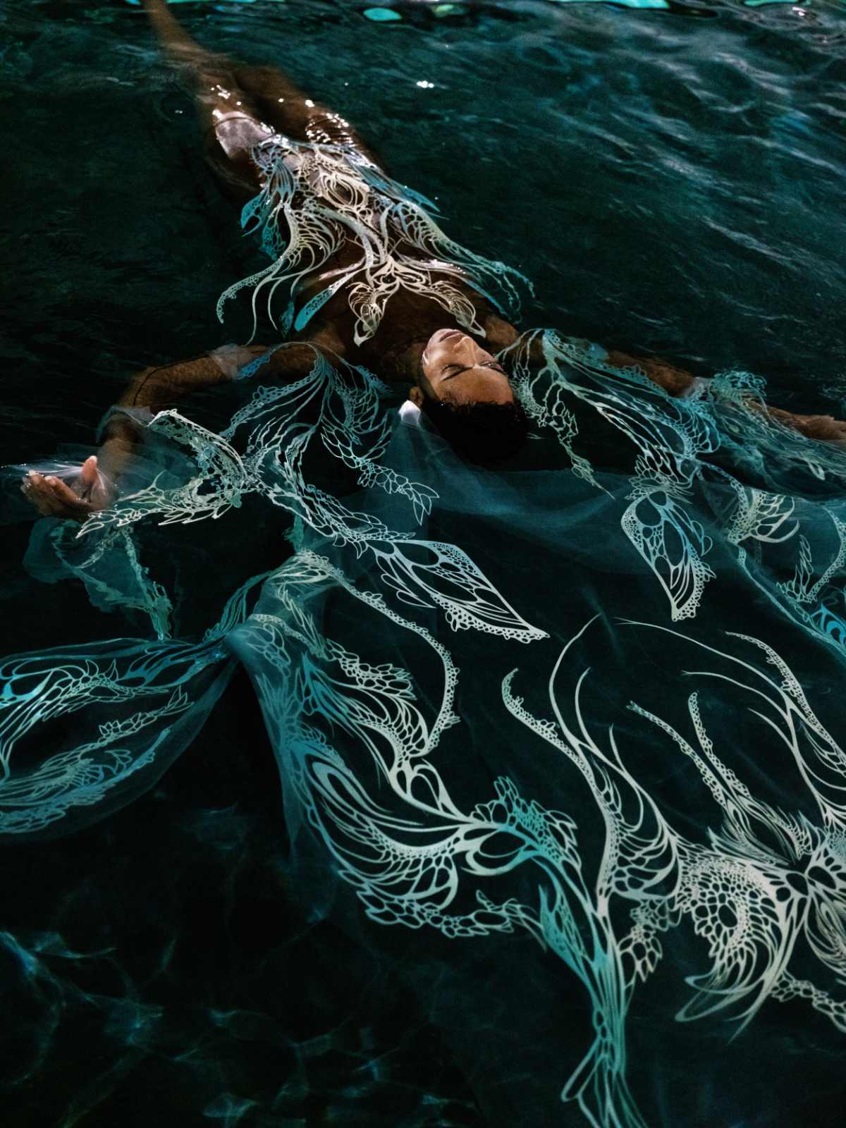 Iris van Herpen: Iris Van Herpen Presented Her New Haute Couture Spring ... Iris van Herpen: Iris Van Herpen Presented Her New Haute Couture Spring ...